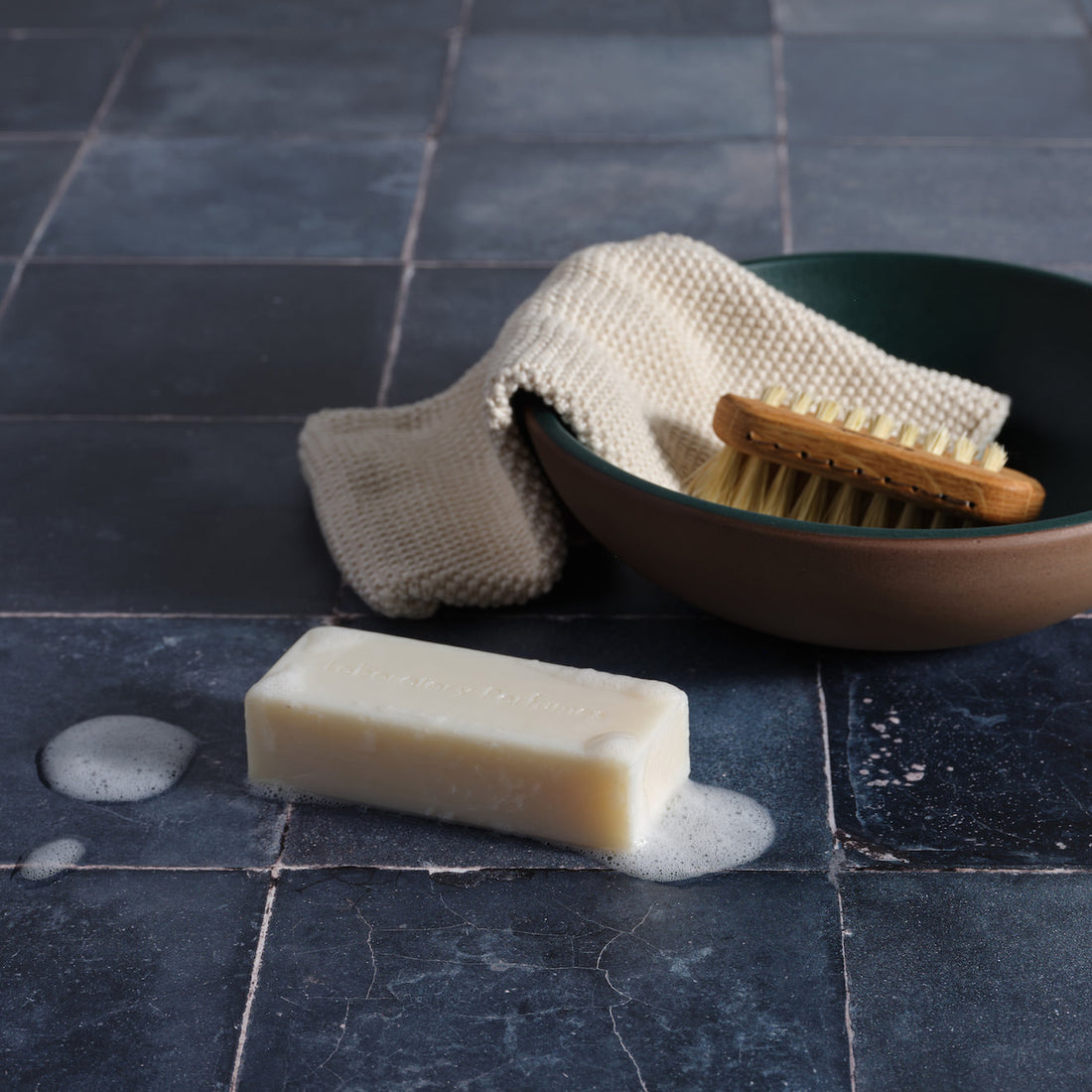 Amber Soap (150g) – Laboratory Perfumes